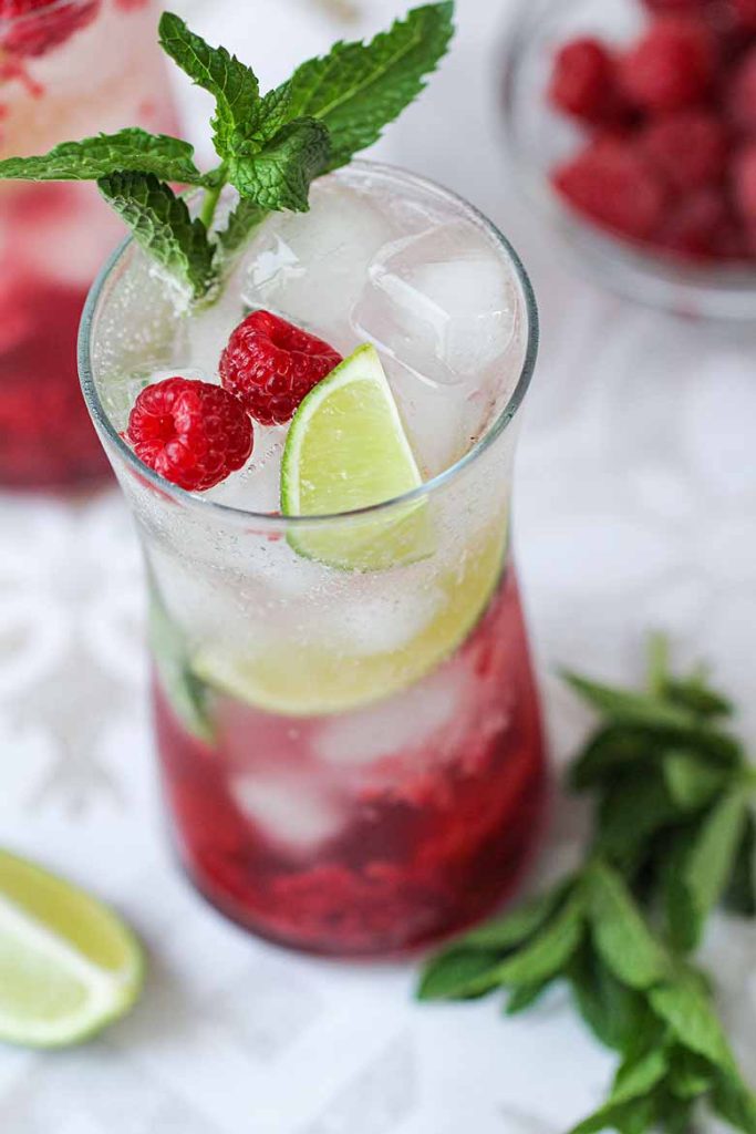 Non-alcoholic Raspberry Mojito Mocktail Recipe